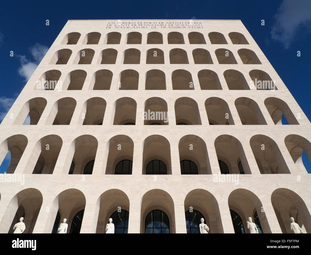 Il colosseo quadrato a roma immagini e fotografie stock ad alta ...
