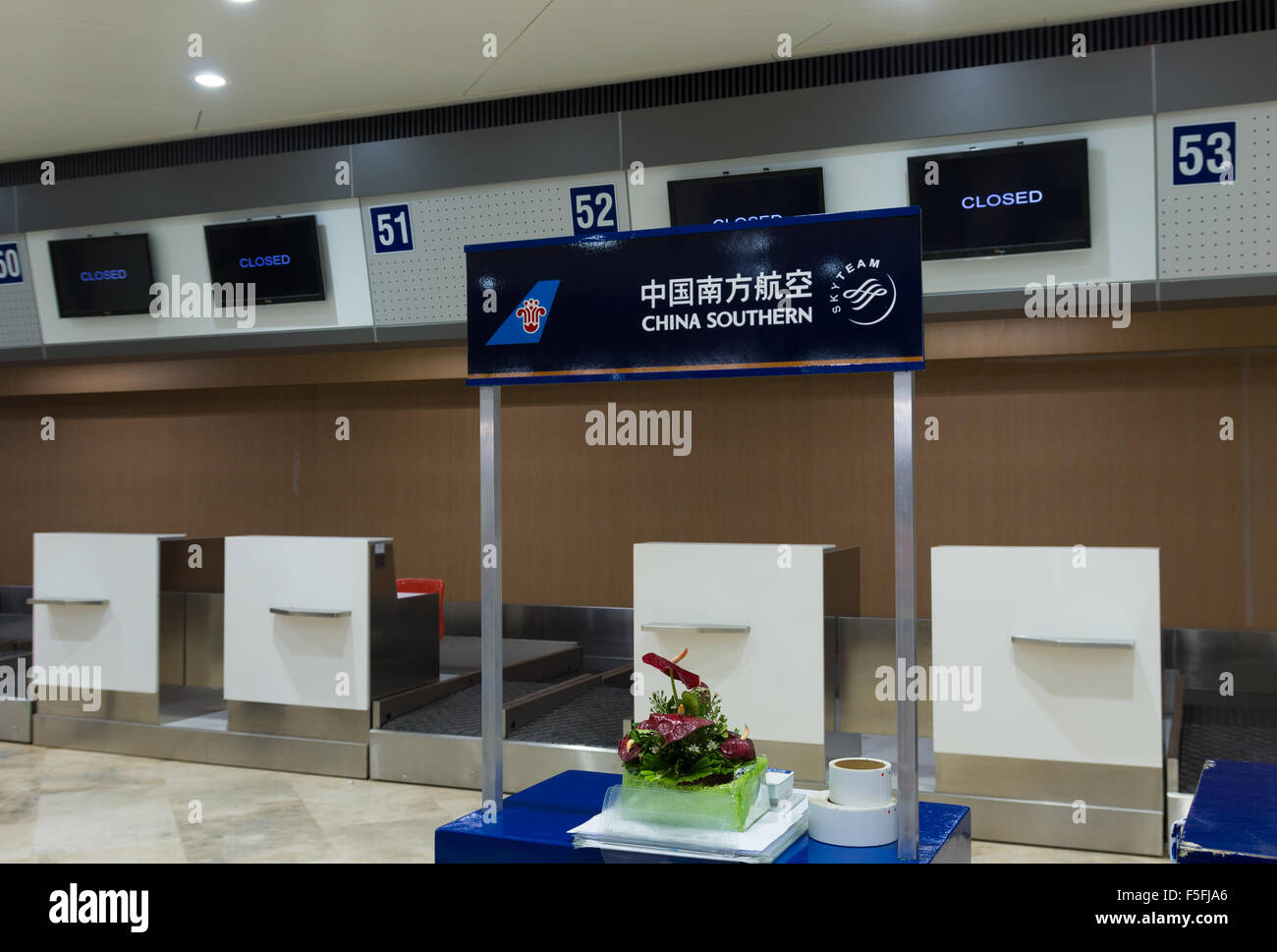 Banco check in immagini e fotografie stock ad alta risoluzione - Alamy