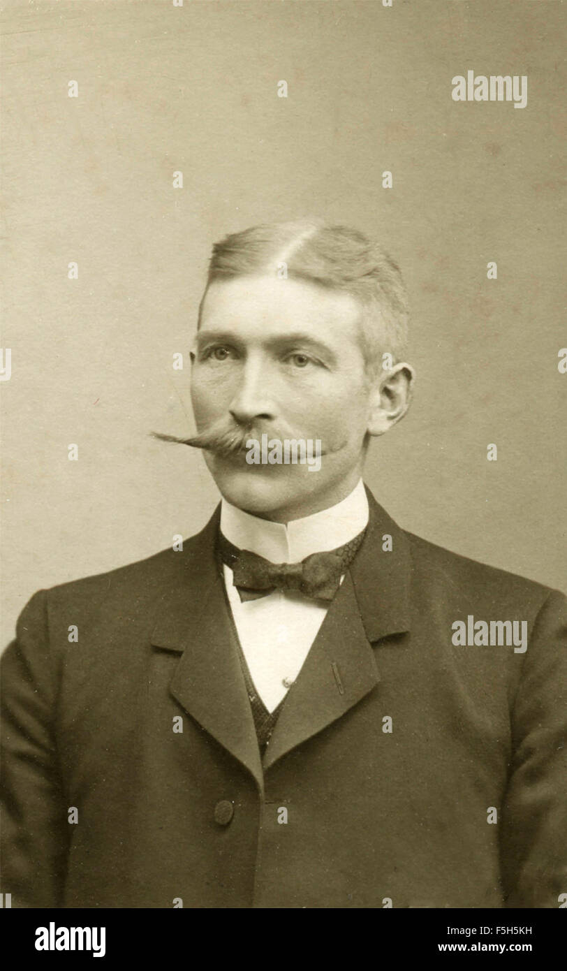 Ritratto di un uomo con grandi baffi immagini e fotografie stock ad ...
