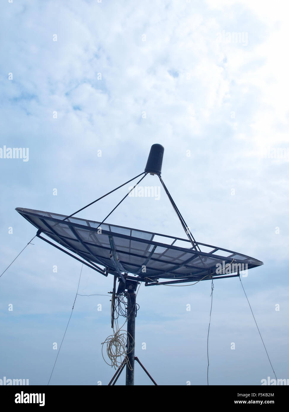 Parabola satellitare senza fili immagini e fotografie stock ad alta ...