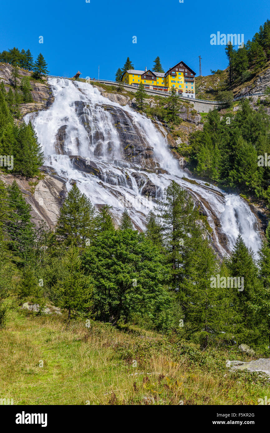Hotel cascata del toce immagini e fotografie stock ad alta risoluzione ...
