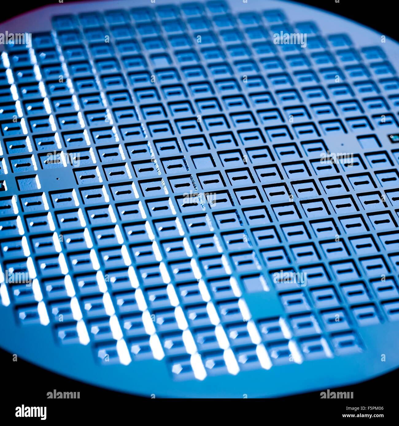 Silicon wafer immagini e fotografie stock ad alta risoluzione - Alamy