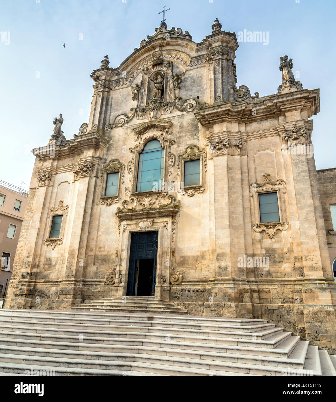 La facciata barocca di San Francesco di Assisi Chiesa di Matera, Italia ...