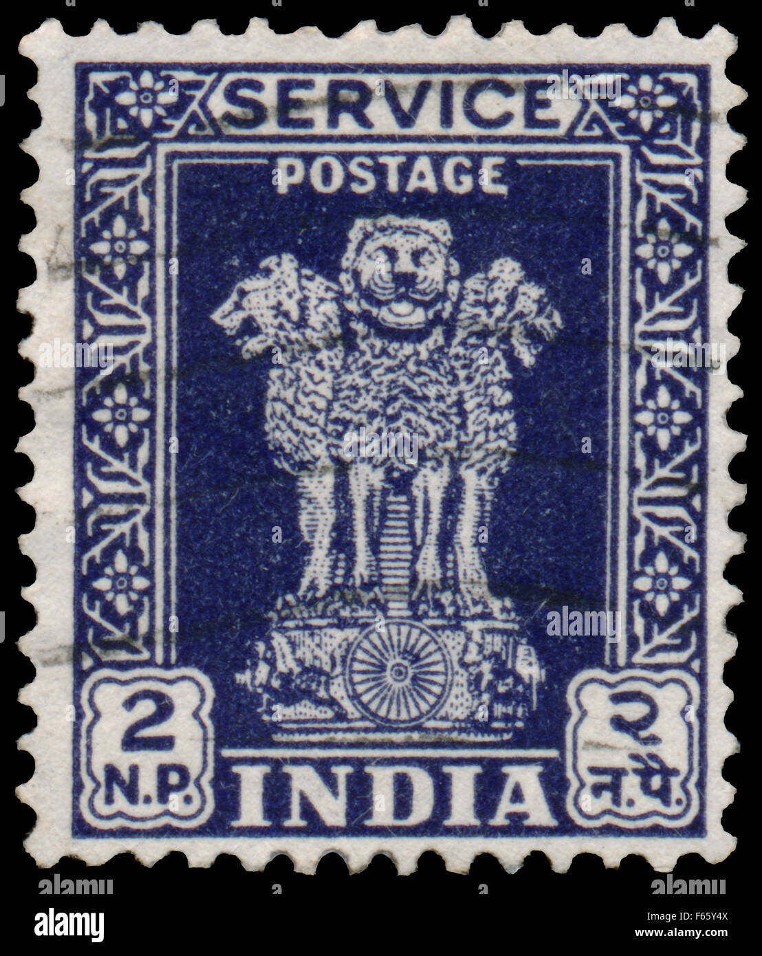 INDIA - circa 1958: timbro stampato in India mostra quattro leoni ...