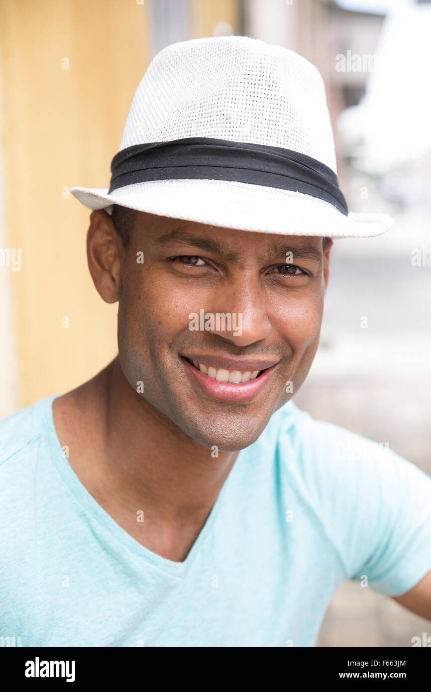 Occhiali da sole testa colpo di testa primo piano sorridente immagini e ...