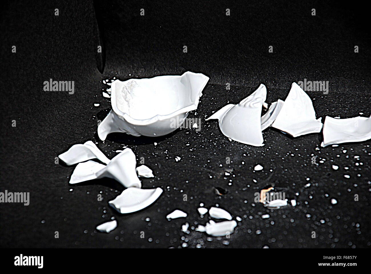 Vaso rotto immagini e fotografie stock ad alta risoluzione - Alamy