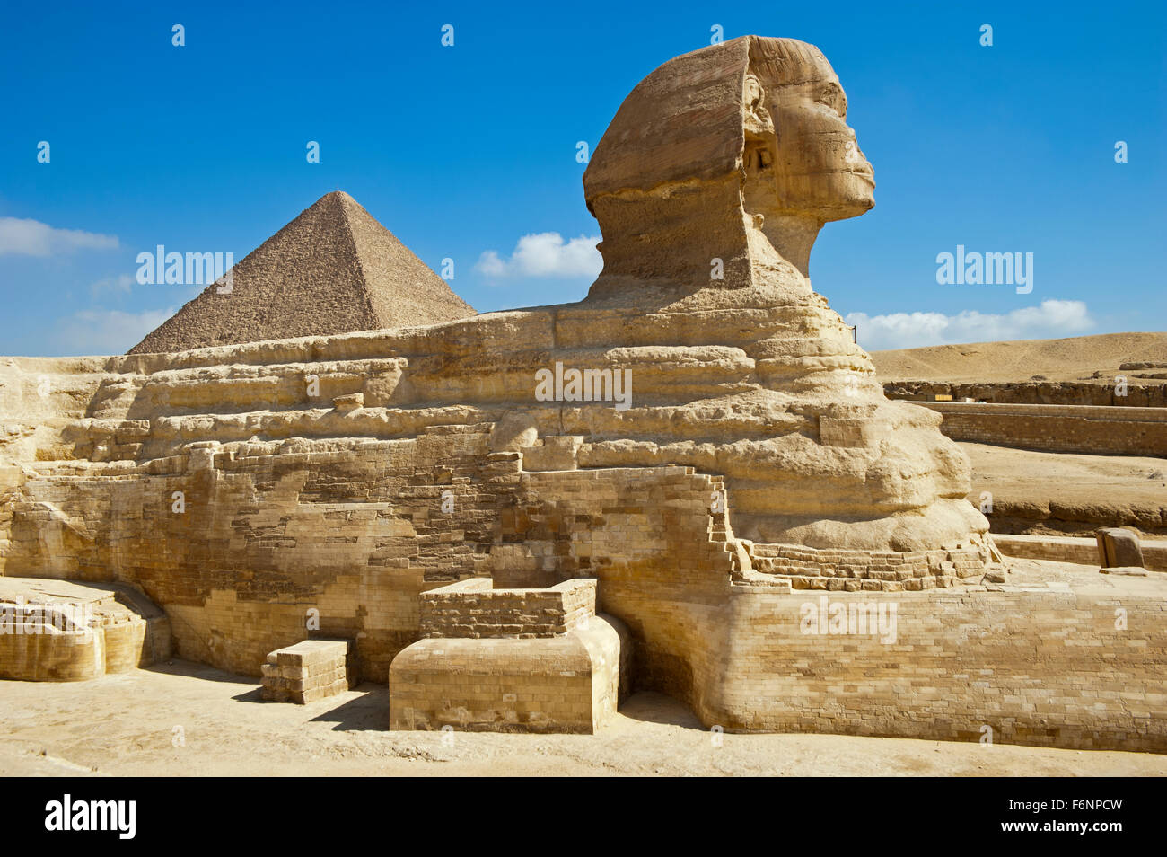 La sfinge di Giza e la piramide. Giza ( Gizeh ). Il Cairo . Egitto Foto ...