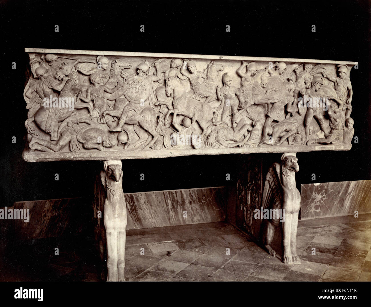 Antico sarcofago romano immagini e fotografie stock ad alta risoluzione ...