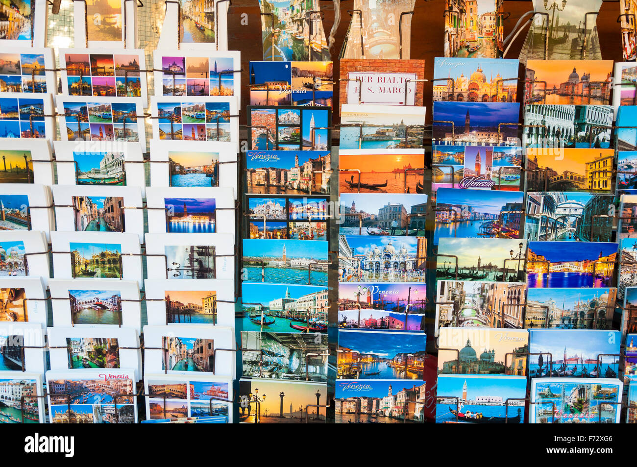 Cartoline italiane immagini e fotografie stock ad alta risoluzione - Alamy