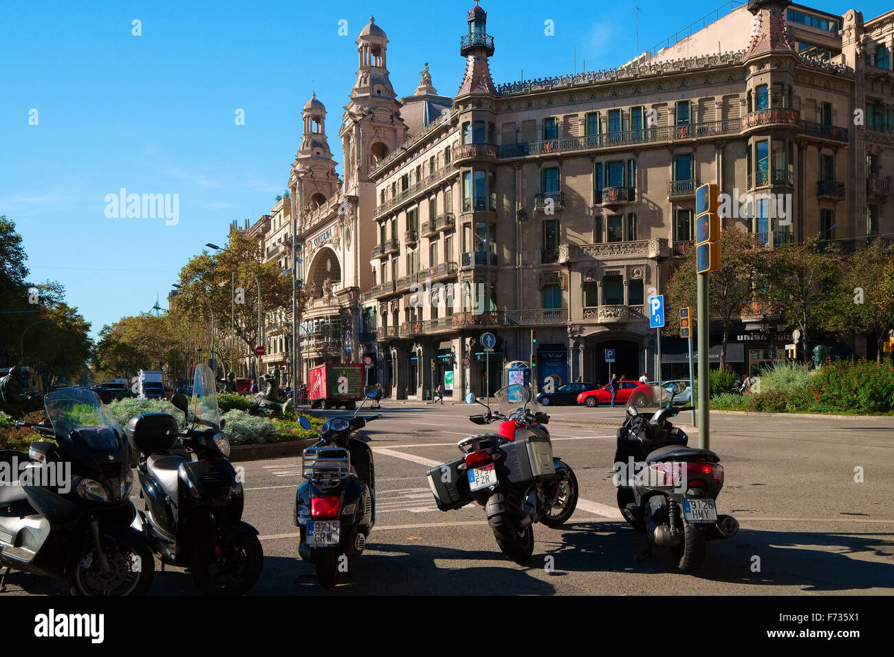 Piazza catalunya immagini e fotografie stock ad alta risoluzione - Alamy