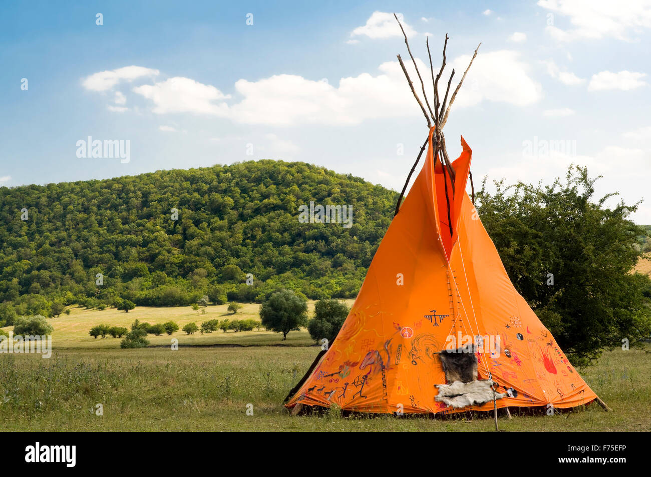 Teepee indigeno immagini e fotografie stock ad alta risoluzione - Alamy