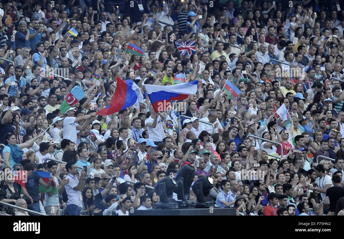 Bandiere spettatori tifo tifo stadio olimpico azerbaigian folla ...
