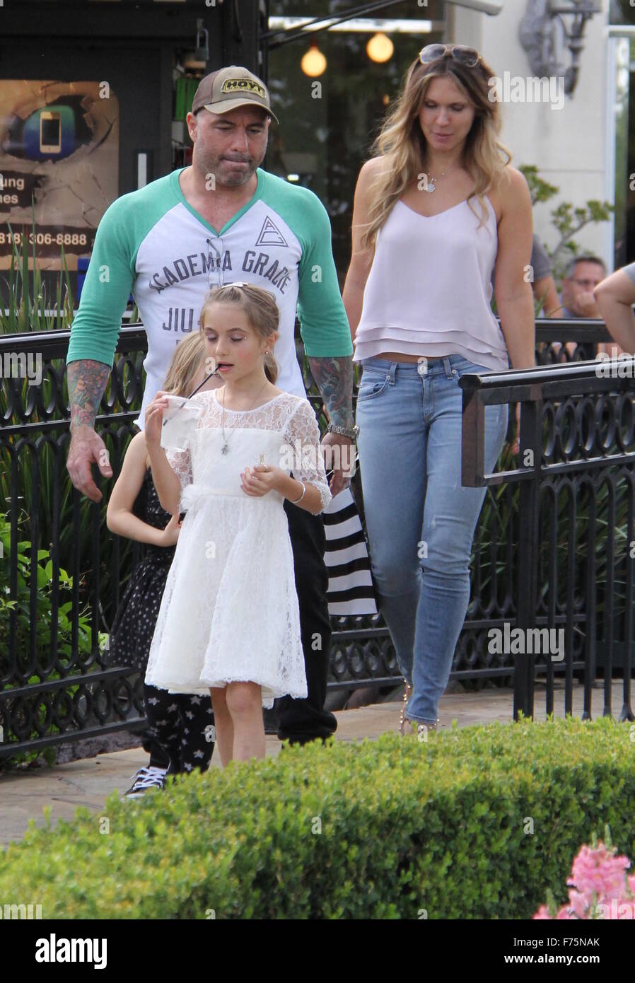 UFC commentatore Joe Rogan fuori e circa a Beverly Hills con la sua ...