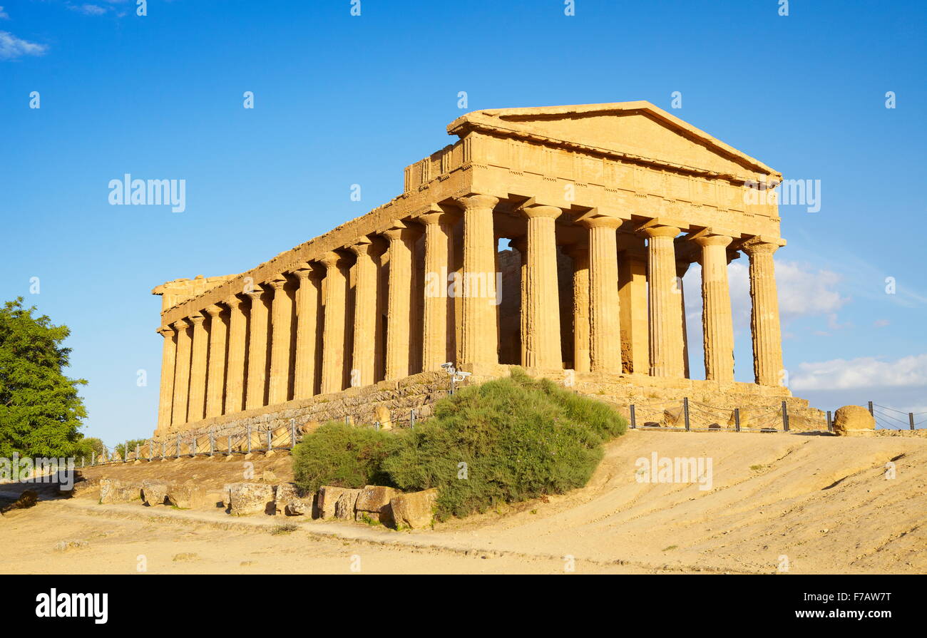 Agrigento Tempio della Concordia e Valle dei Templi (Valle dei Templi ...