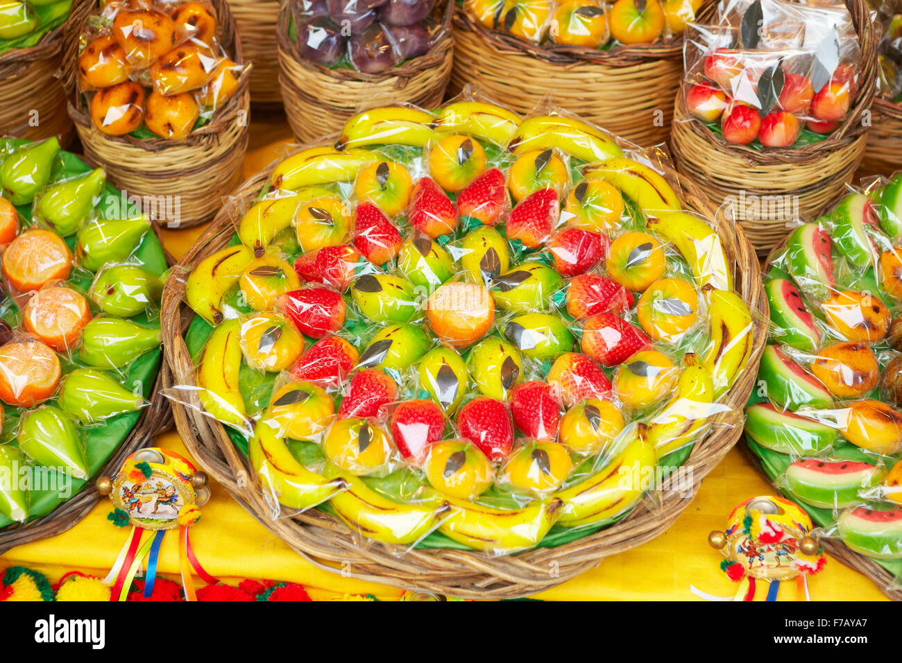 Prodotti tipici siciliani marzapane frutti (frutta martorana), Siracusa ...