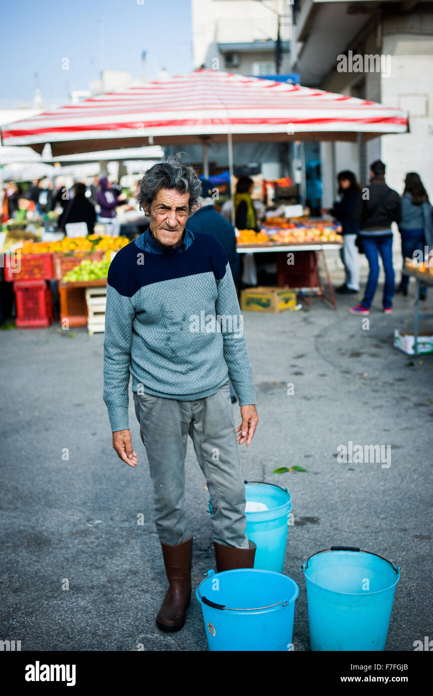 Mercato alimentare nella città italiana di Ostuni, Puglia, Italia ...