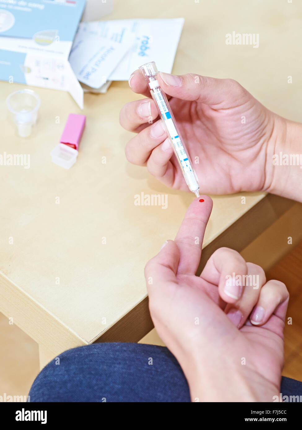 Hiv self test immagini e fotografie stock ad alta risoluzione - Alamy