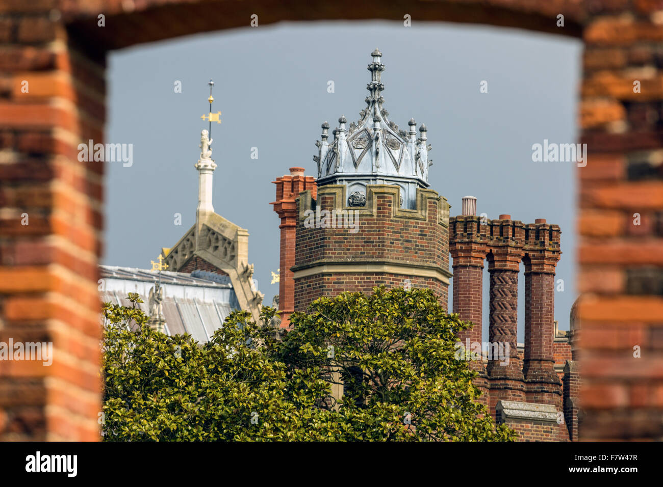 Cornice di mattoni immagini e fotografie stock ad alta risoluzione - Alamy