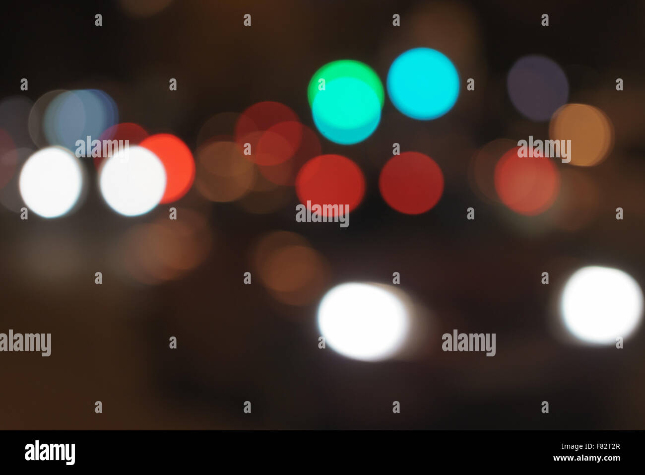 Luci auto di notte immagini e fotografie stock ad alta risoluzione - Alamy