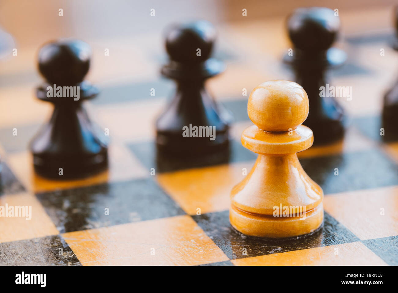 Scacchi pedine bianche immagini e fotografie stock ad alta risoluzione ...