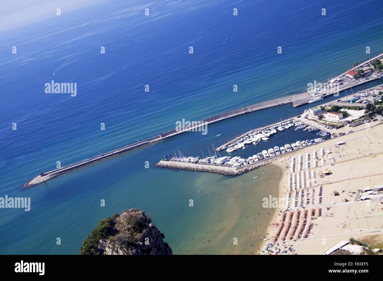 Terracina porto immagini e fotografie stock ad alta risoluzione - Alamy