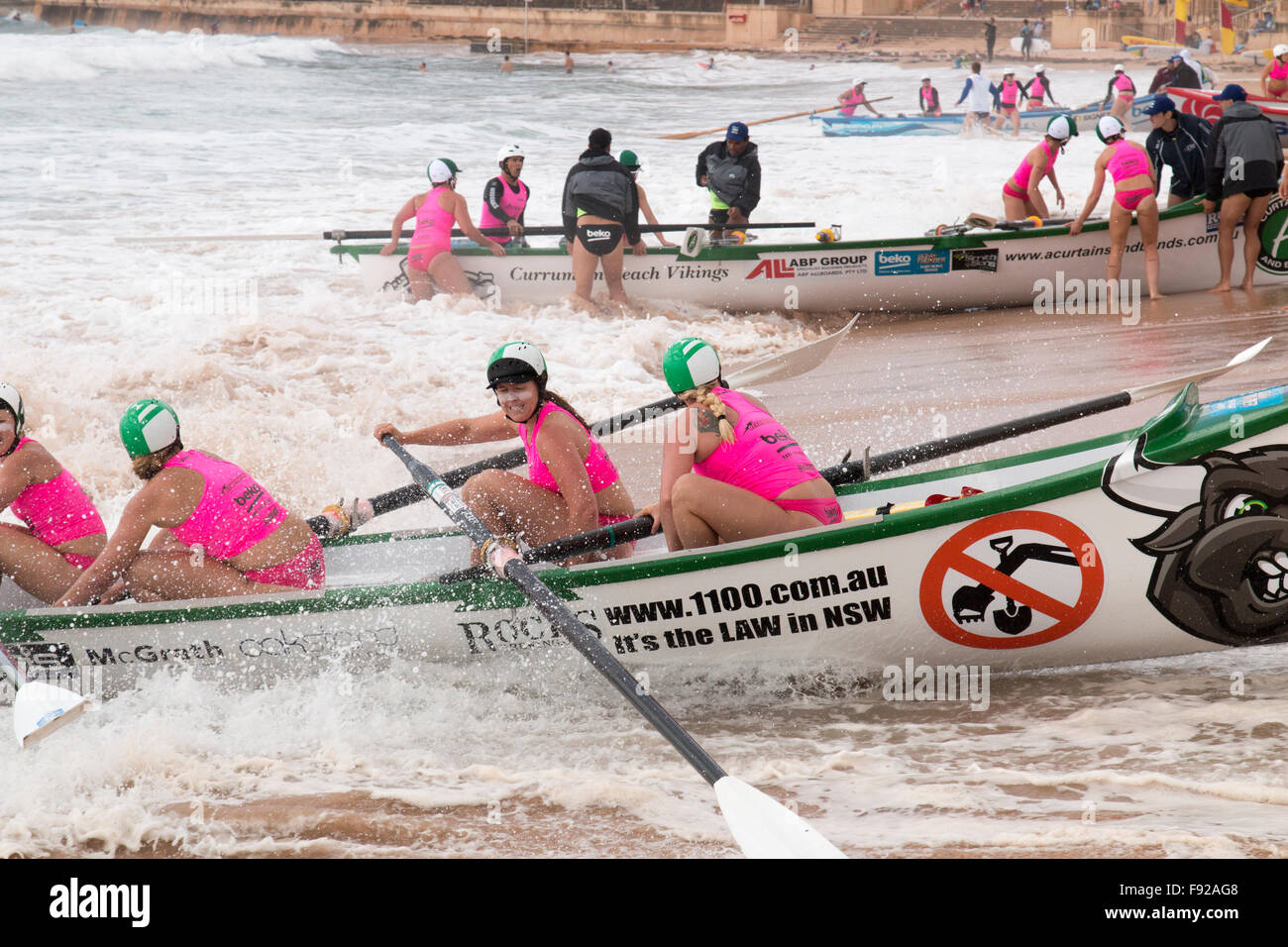 Bikini boat girls immagini e fotografie stock ad alta risoluzione - Alamy