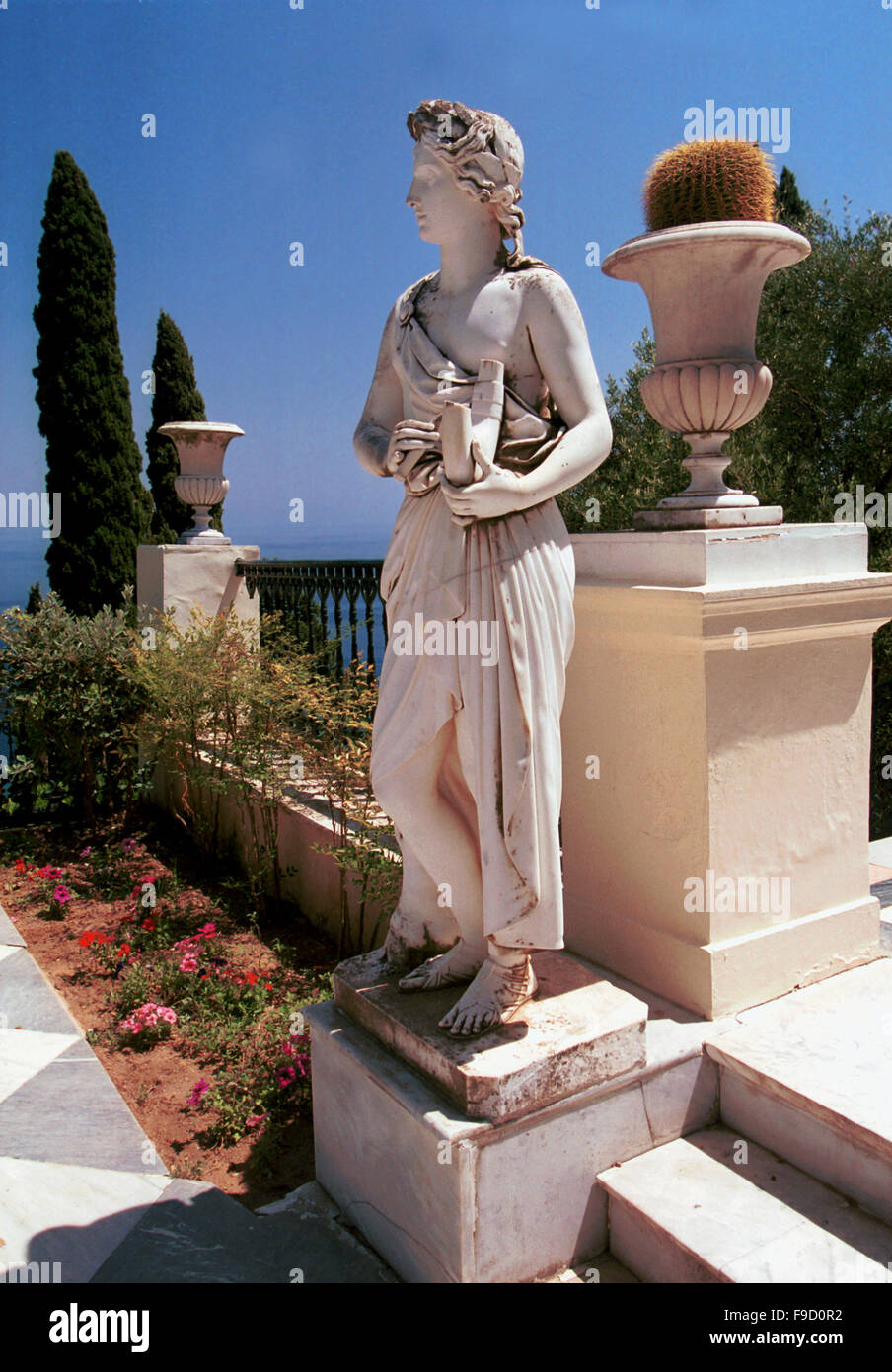 Greek statue immagini e fotografie stock ad alta risoluzione - Alamy