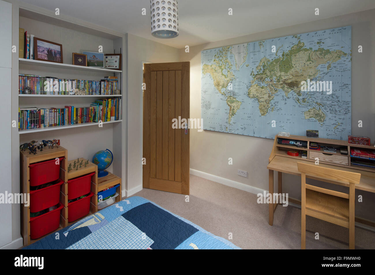 Cameretta scrivania immagini e fotografie stock ad alta risoluzione - Alamy