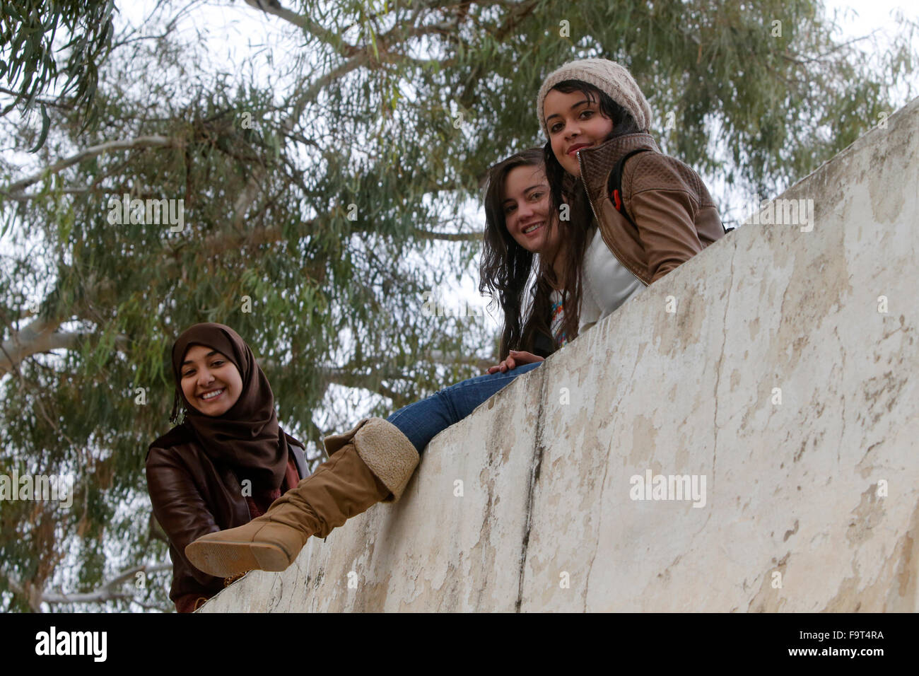 Giovani tunisini immagini e fotografie stock ad alta risoluzione - Alamy