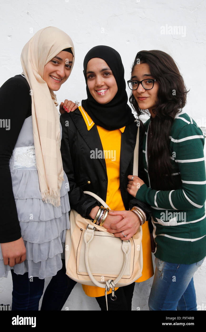 Giovani tunisini immagini e fotografie stock ad alta risoluzione - Alamy