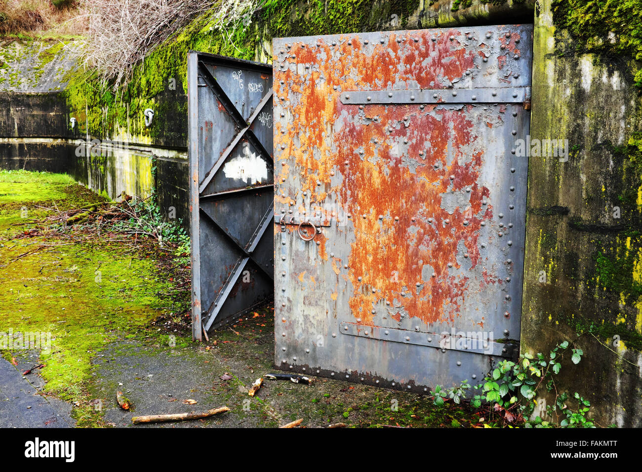 La porta del bunker immagini e fotografie stock ad alta risoluzione - Alamy