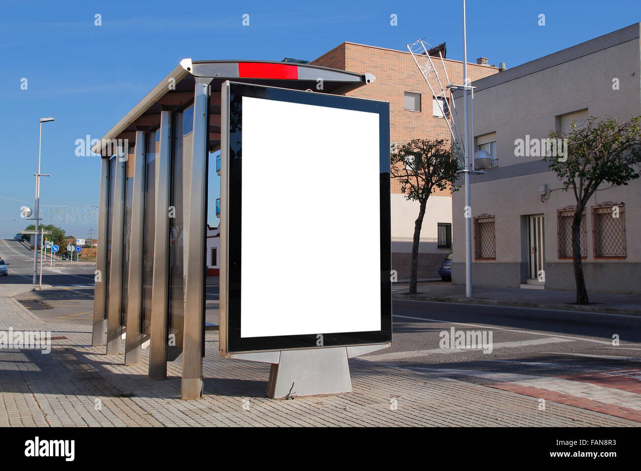 Tabellone vuoto in una fermata d autobus Foto stock - Alamy