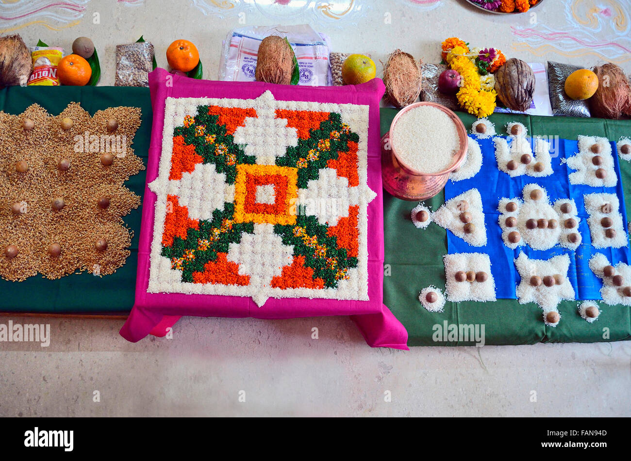 Puja prasad tradizionale immagini e fotografie stock ad alta ...