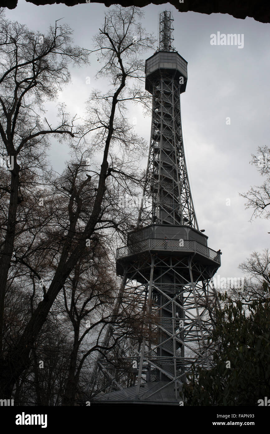 Sulla Torre Petrin . Con i suoi 60 metri di altezza e una struttura ...
