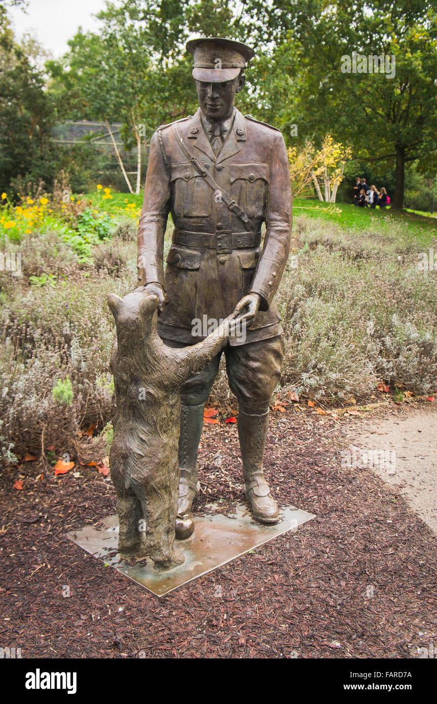 Statua di winnie the bear immagini e fotografie stock ad alta ...