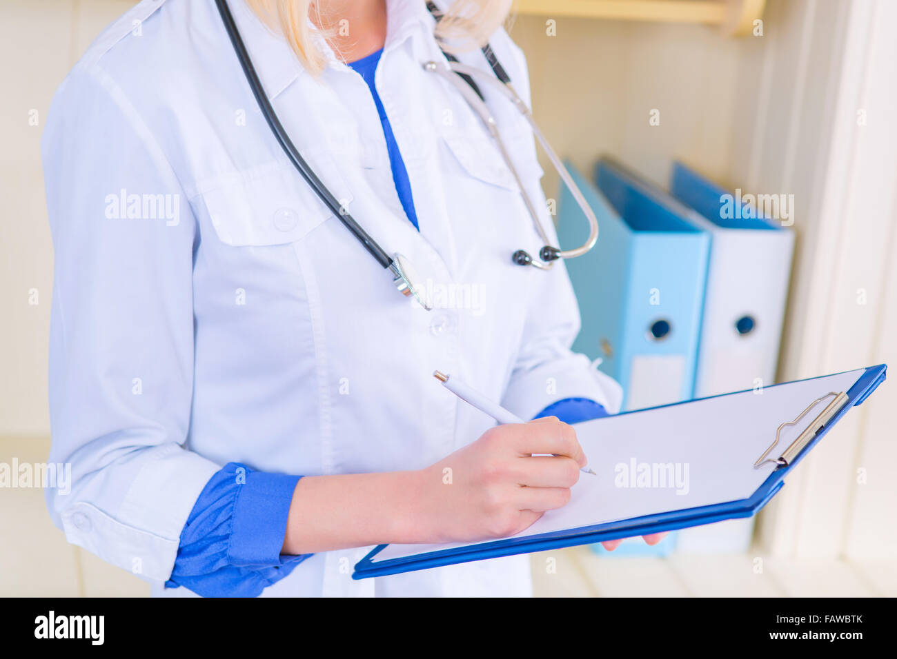 Infermiera professionale coinvolti nel lavoro Foto stock - Alamy