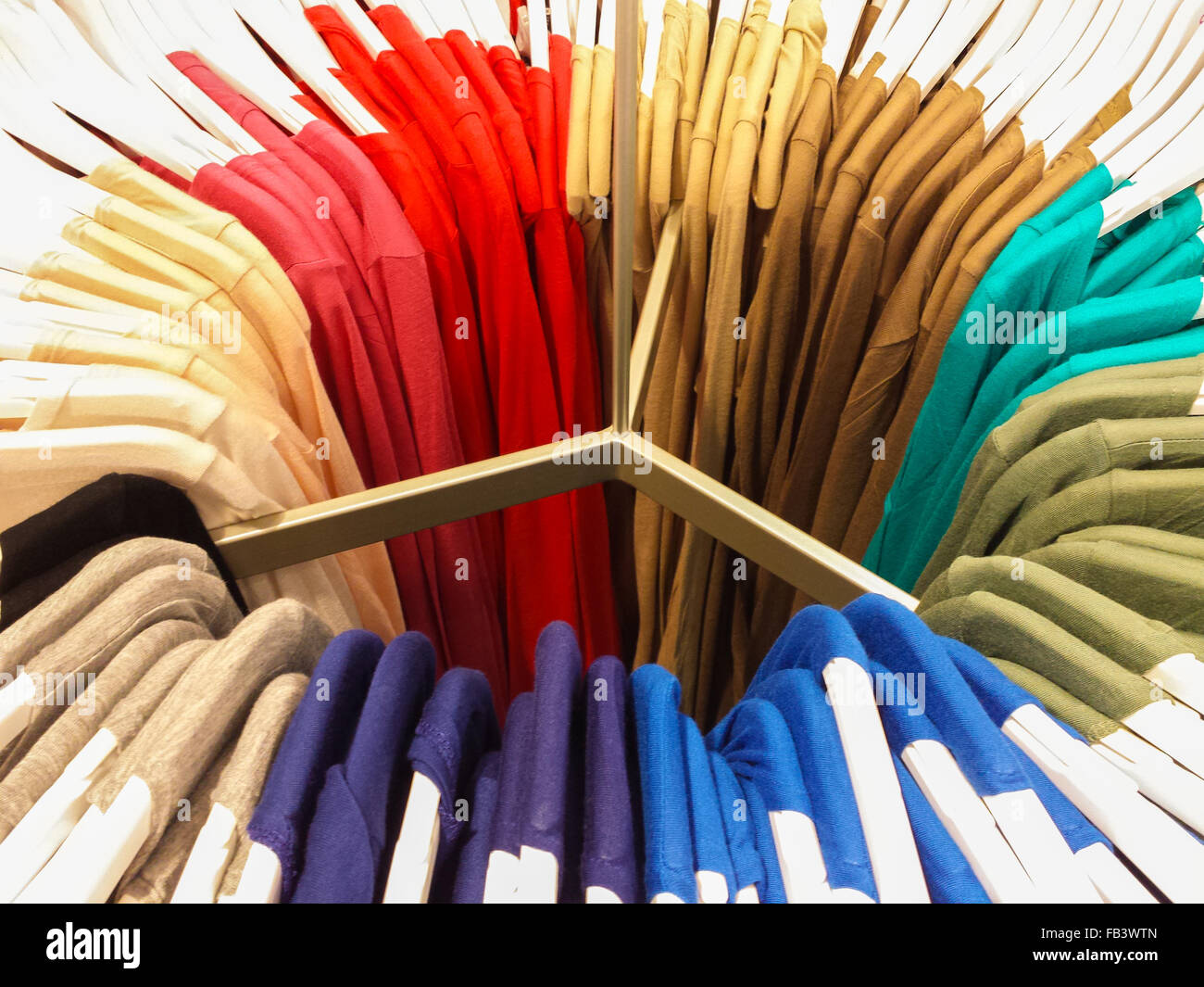 Vestiti colorati immagini e fotografie stock ad alta risoluzione - Alamy