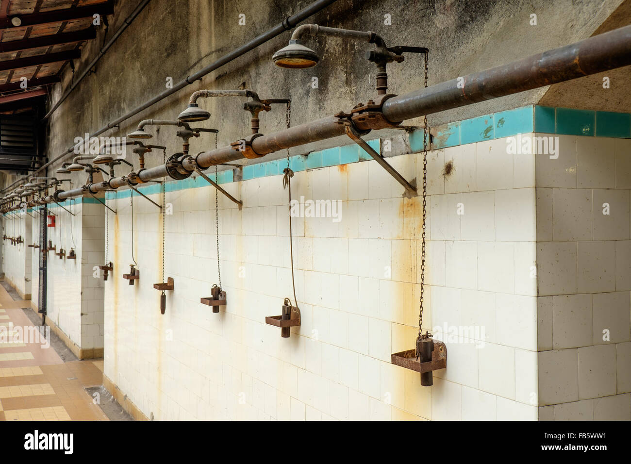 Communal showers immagini e fotografie stock ad alta risoluzione - Alamy