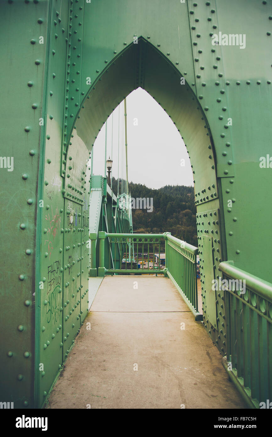 Ponte ad arco verde immagini e fotografie stock ad alta risoluzione - Alamy