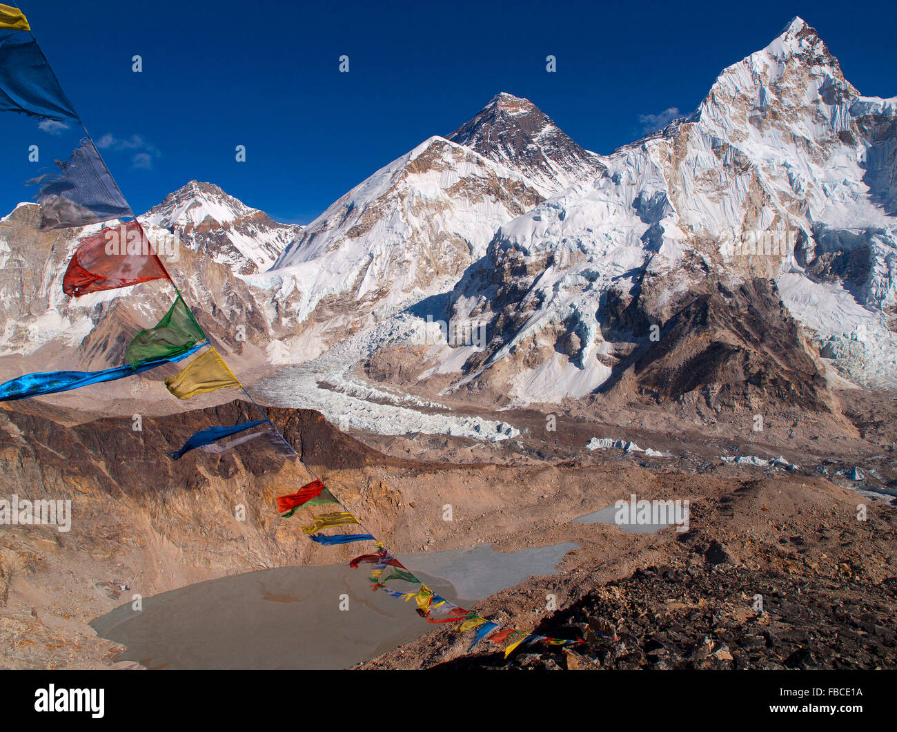 Everest montagna immagini e fotografie stock ad alta risoluzione - Alamy