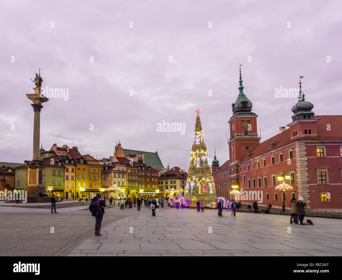 Piazza del Castello nella Città Vecchia di Varsavia, Polonia in prima ...