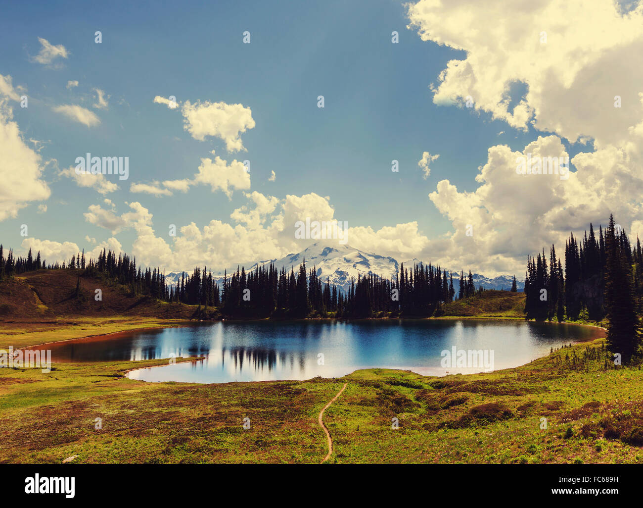 Lago di immagine immagini e fotografie stock ad alta risoluzione - Alamy