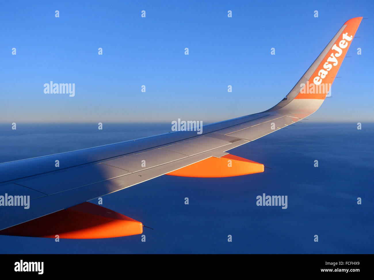 Logo easyjet immagini e fotografie stock ad alta risoluzione - Alamy