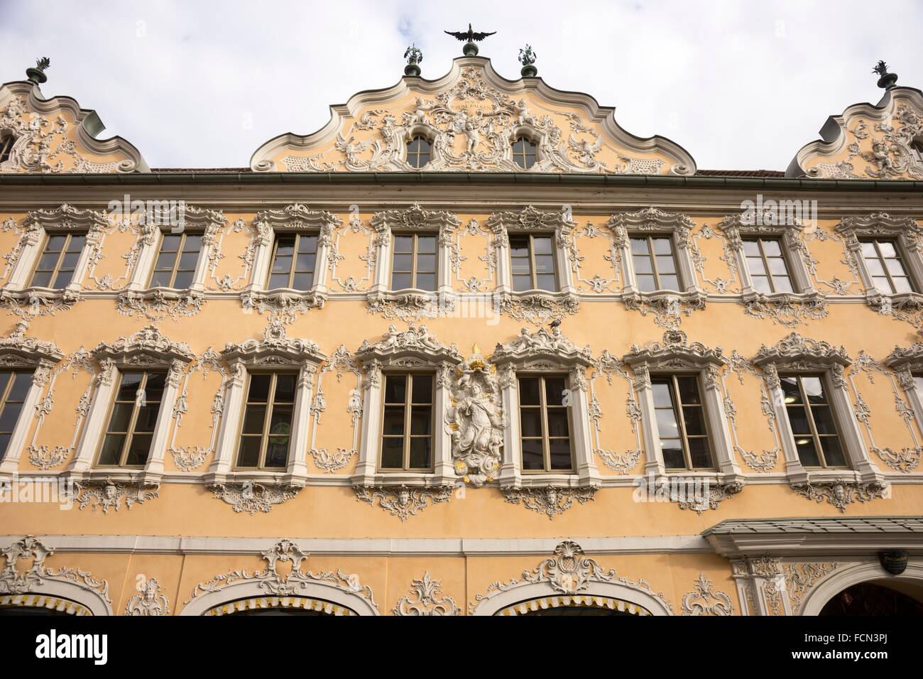 Rococo facade immagini e fotografie stock ad alta risoluzione - Alamy
