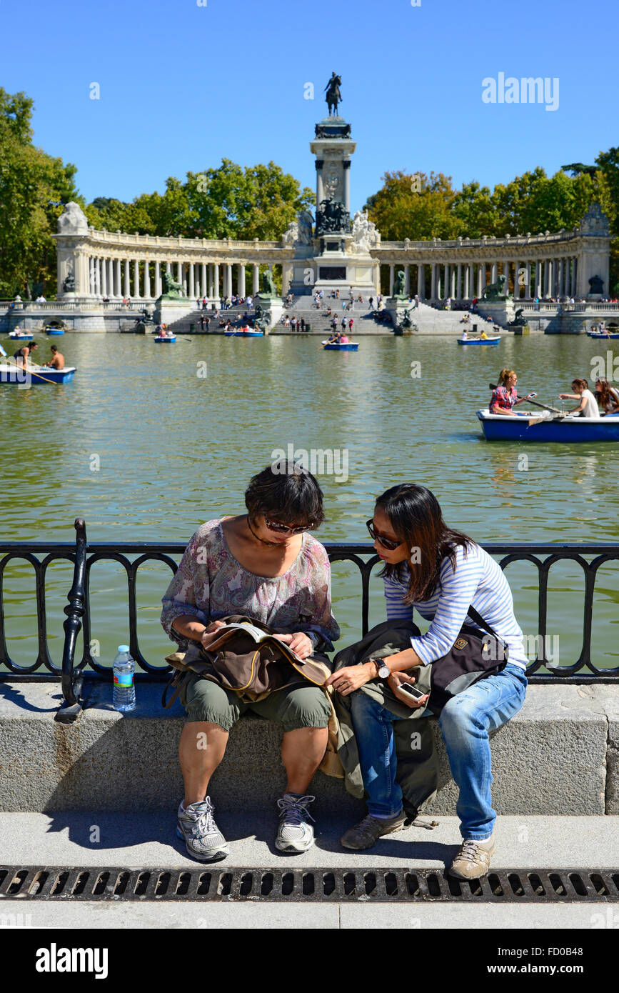 Visitatori Mappa Lago Parco del Retiro Madrid Spagna Alfonso XII Foto ...