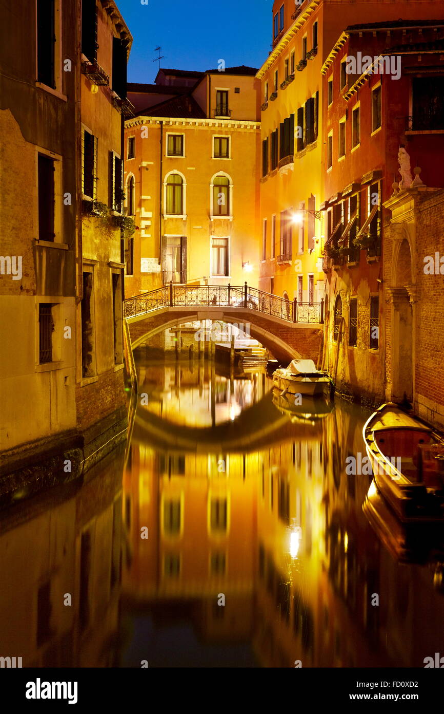 Notte di venezia immagini e fotografie stock ad alta risoluzione - Alamy