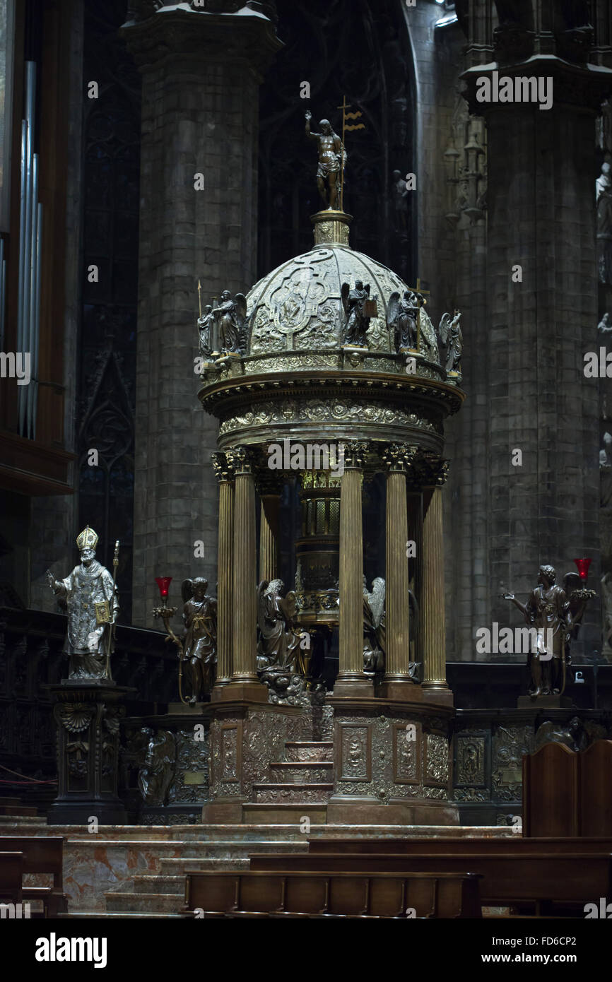 Ciborio gotico immagini e fotografie stock ad alta risoluzione - Alamy