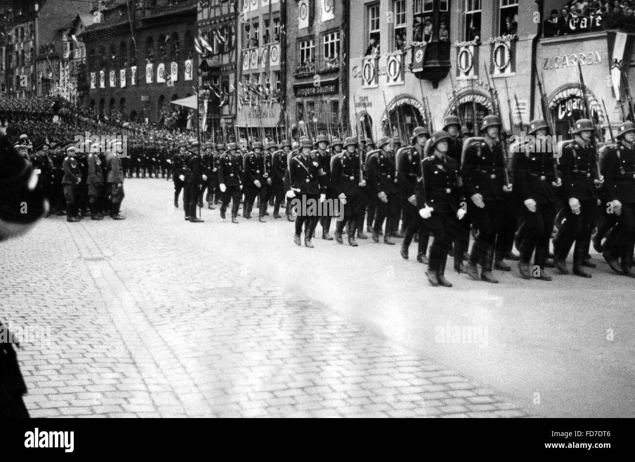 Adolf hitler nazi ss parade immagini e fotografie stock ad alta ...