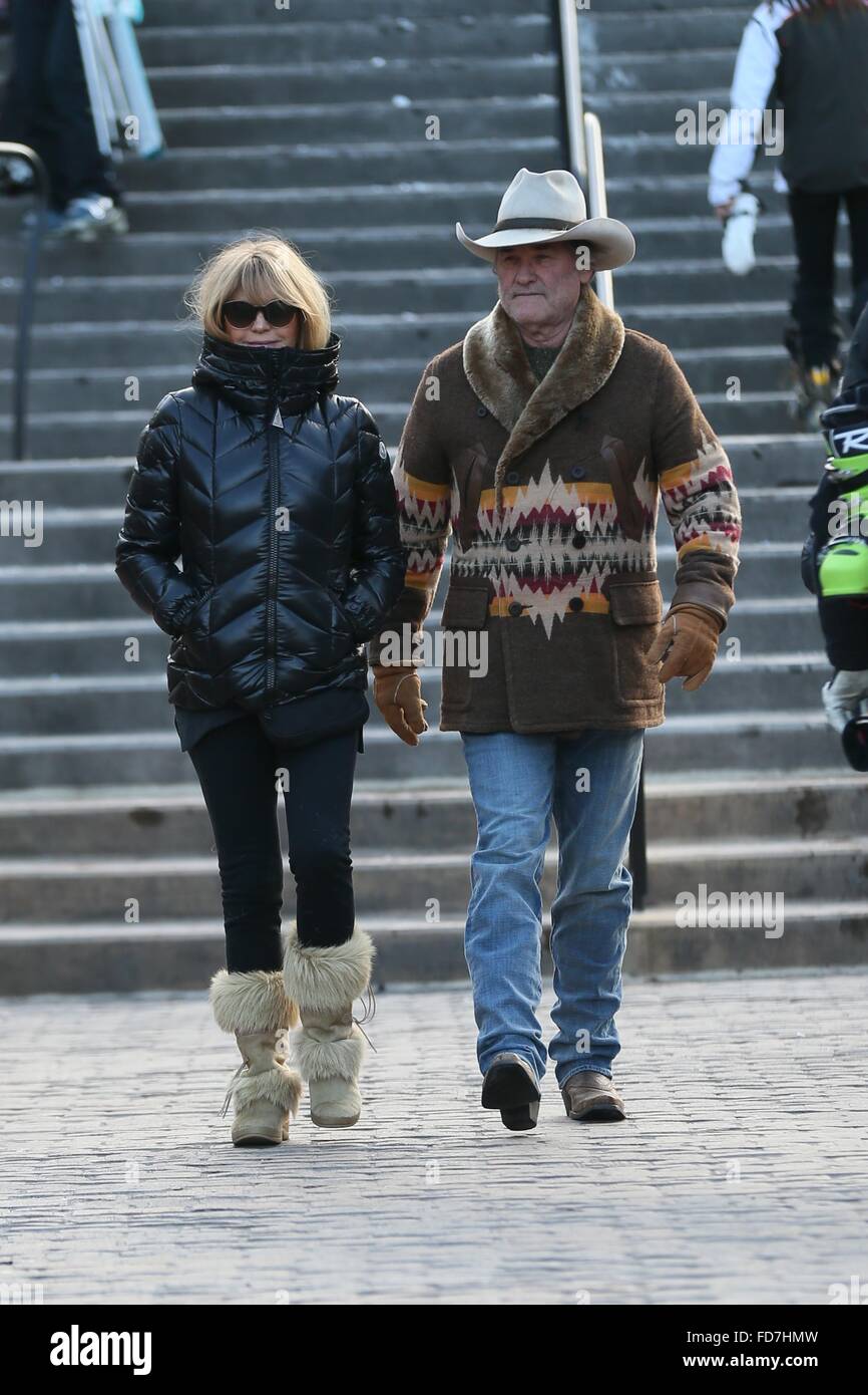 Goldie Hawn e Kurt Russell lasciando la grande apertura di cha cha da ...