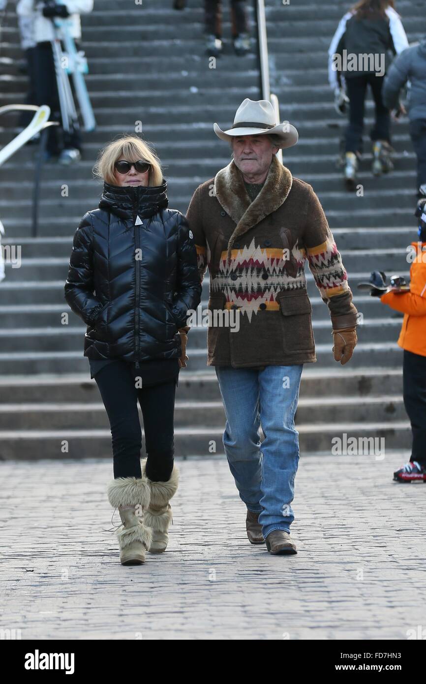 Goldie Hawn e Kurt Russell lasciando la grande apertura di cha cha da ...